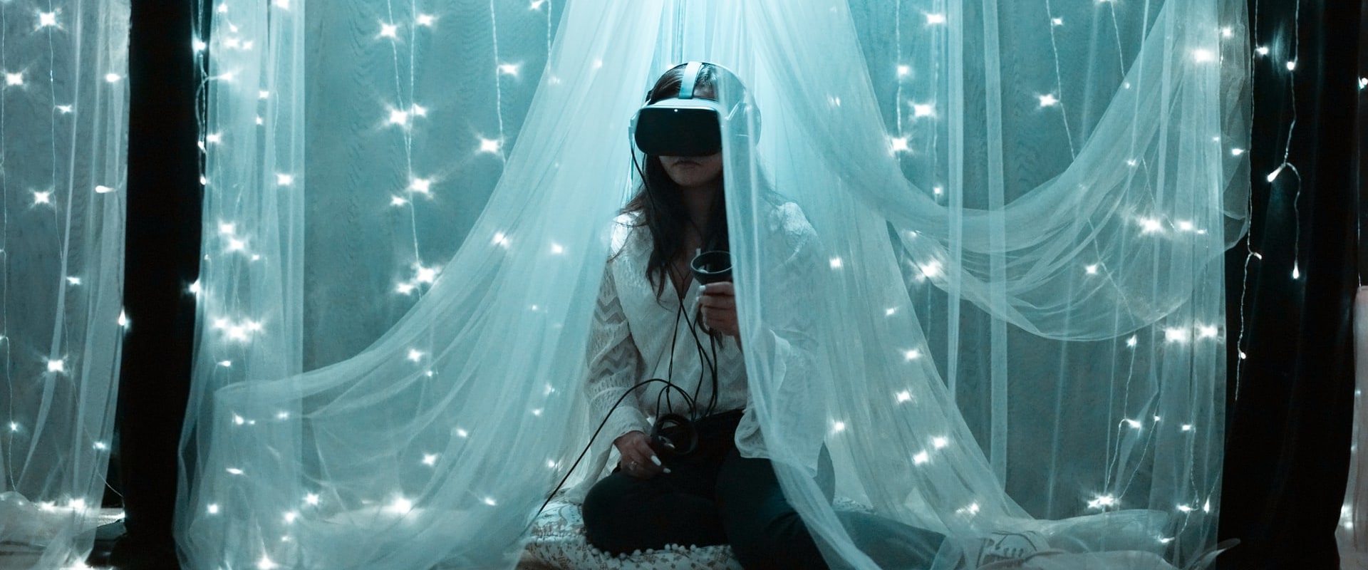 What are the objectives of the virtual tour?